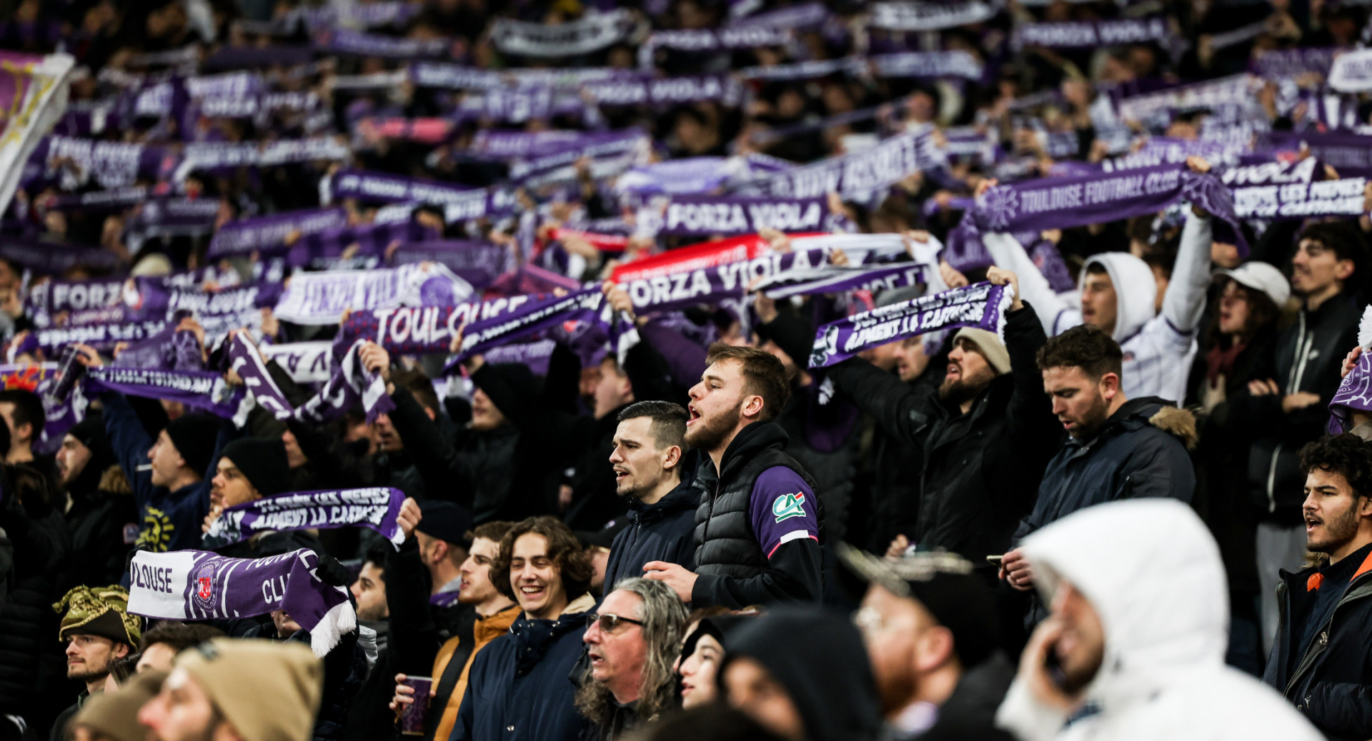 À l'extérieur, encouragez les Violets au Danu - Toulouse FC