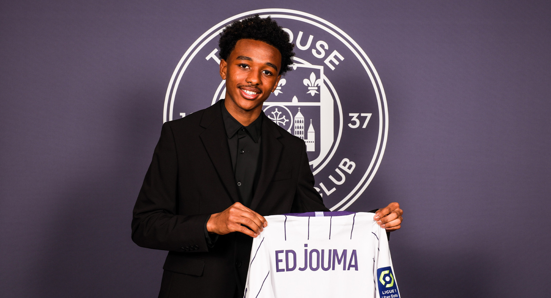 Noah Edjouma signe son premier contrat professionnel avec le TéFéCé ...