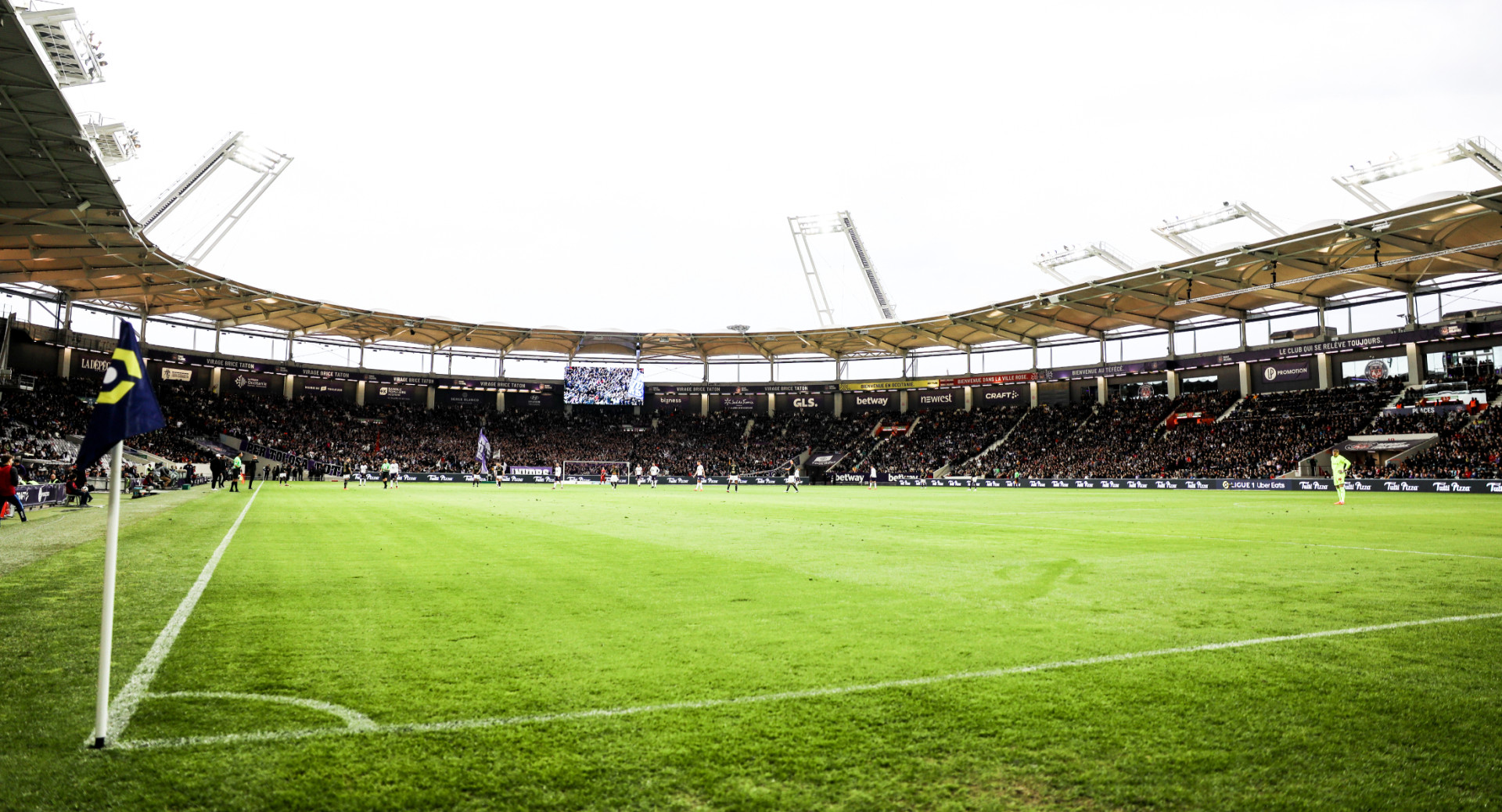 Travaux sur la toiture du Stadium pour TéFéCé-Lyon - Toulouse FC