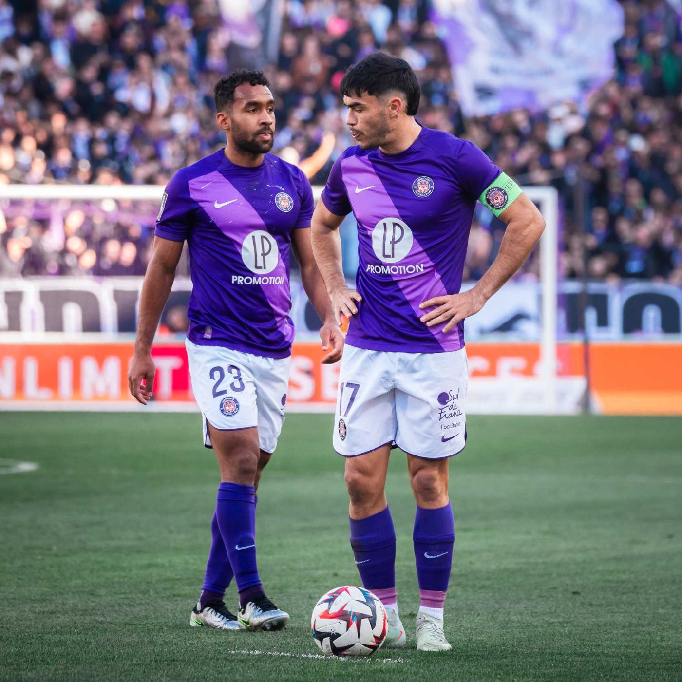 Le TéFéCé dévoile son nouveau maillot Domicile 2024/2025 - Toulouse FC